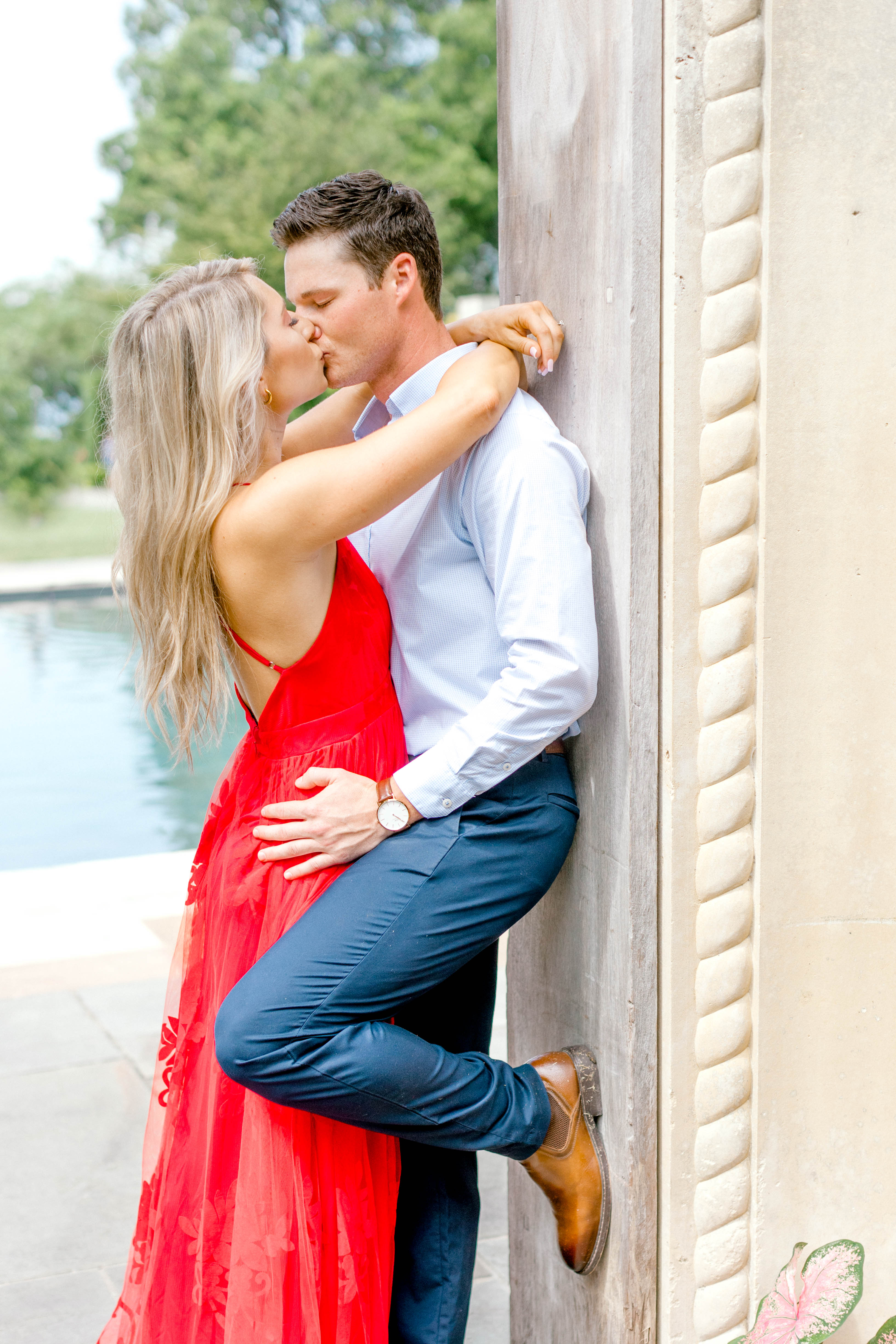 Morgan + Garrett at the Dallas Arboretum - lizziechristineallen.com