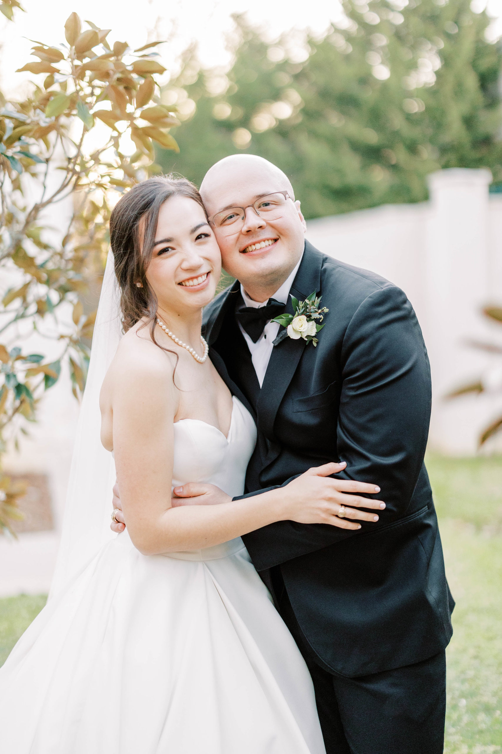 Nikki + Ben at Ashton Gardens - lizziechristineallen.com